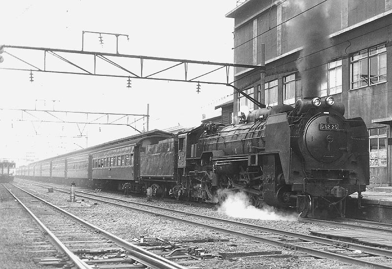 国鉄最大のバークシャー型D6220牽引の客車列車 （1966/8/3仙台駅)